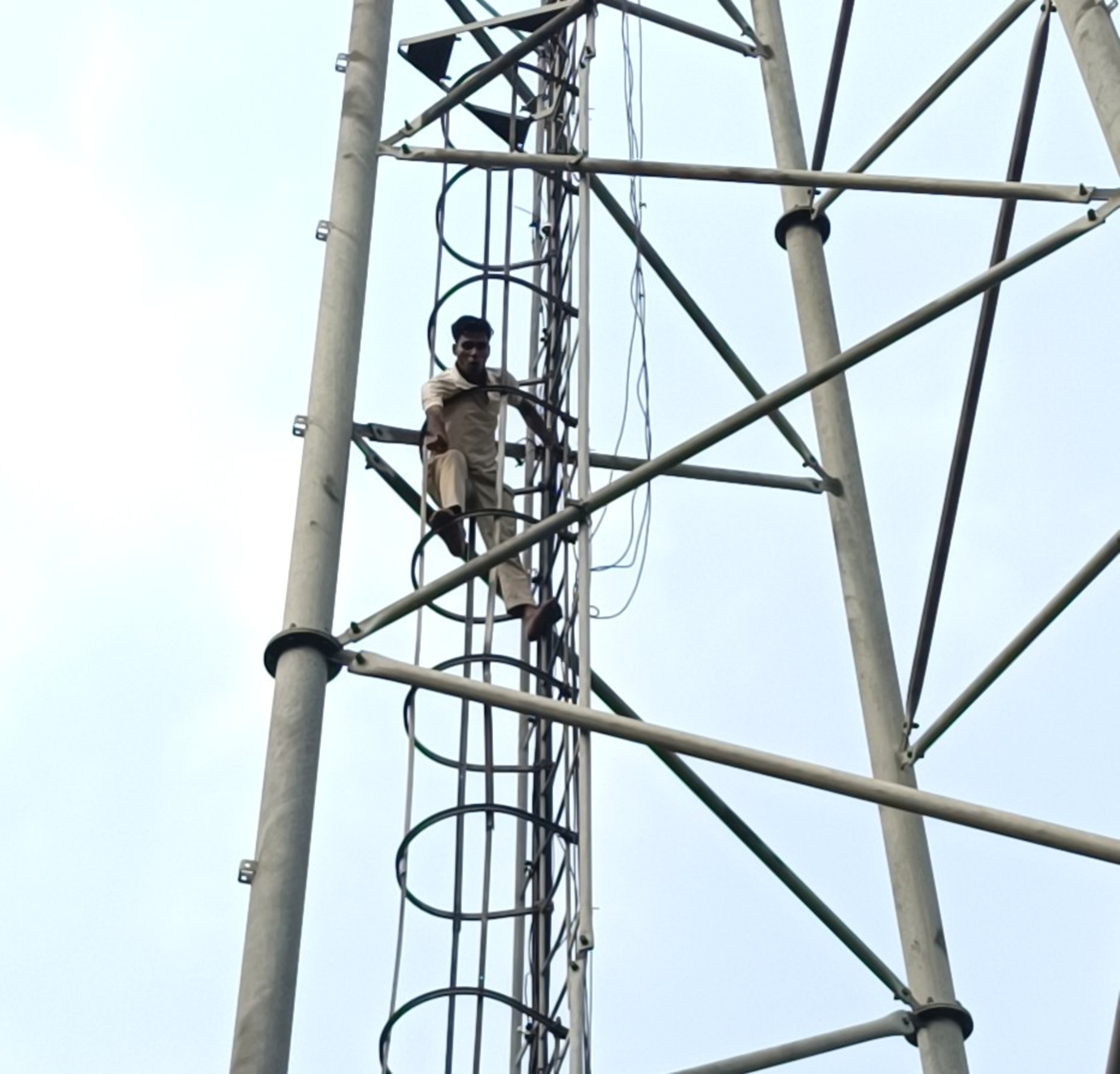 A Home Guard jawan climbed a tower in a bid to find love, leading to a ...