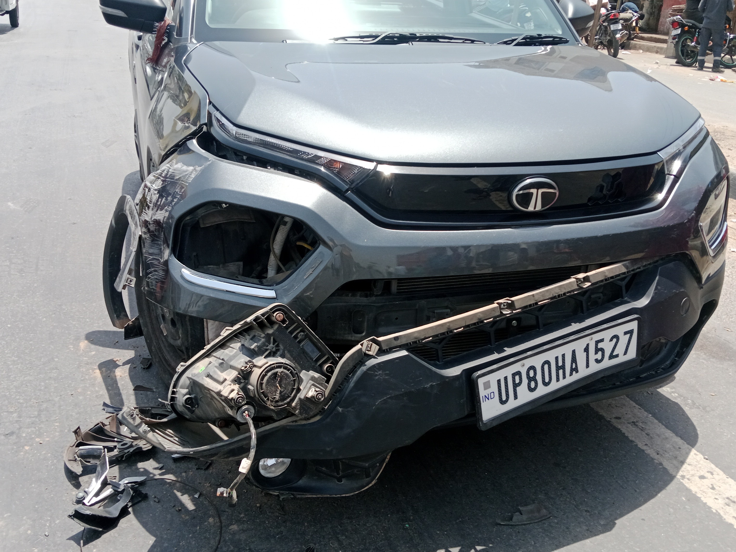Agra Accident: Kuberpur Chowk Dumper Hits Car, Four Escape Unhurt