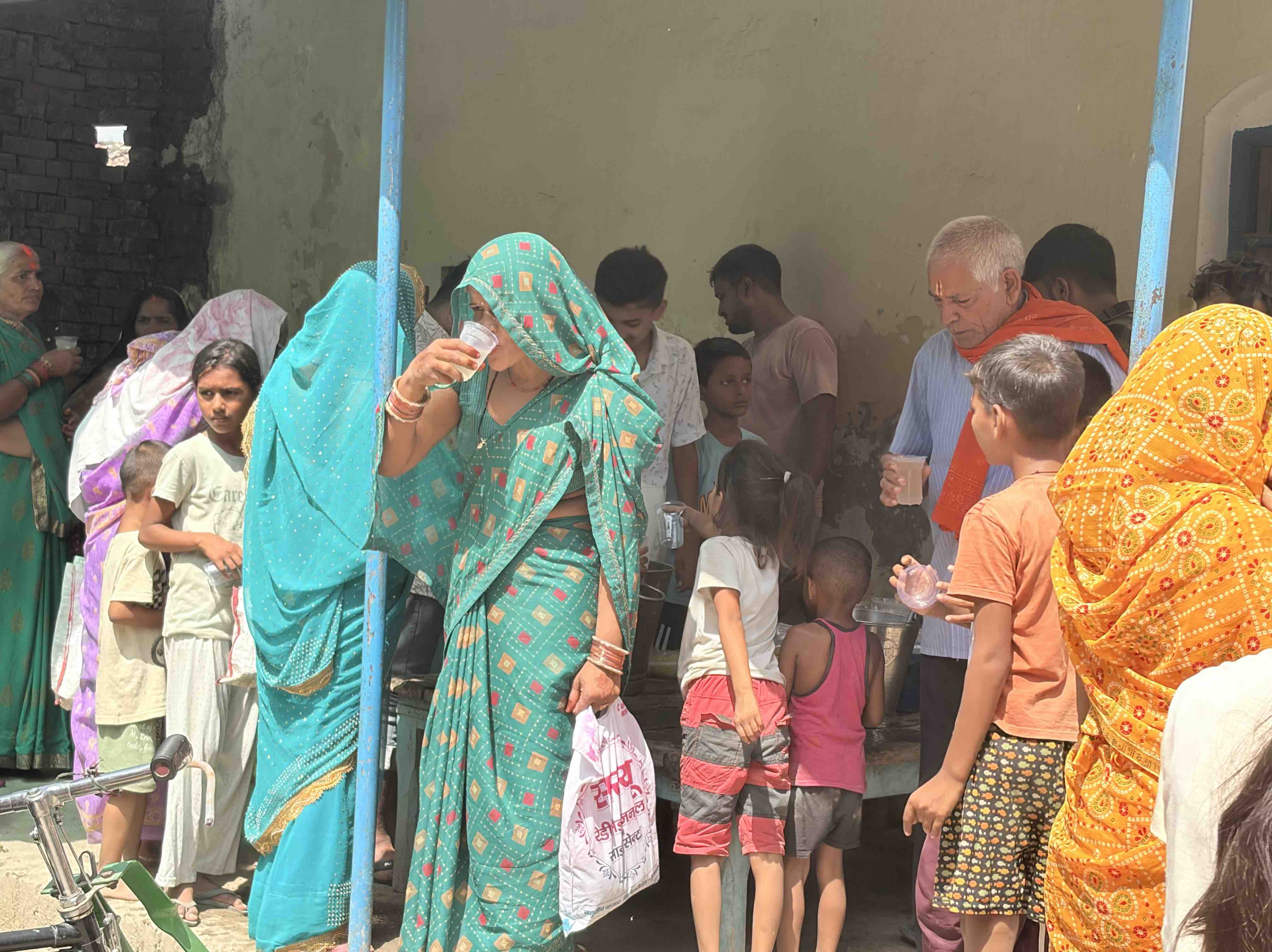 Pandey Baba Dham Sees Huge Crowd for Blessings | Sultanpur