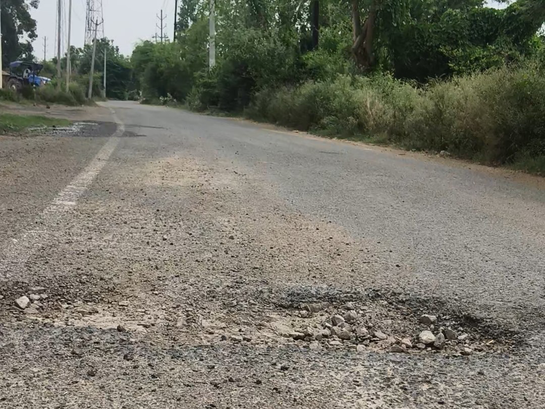 Bihar Road Potholes | Gramin Karya Vibhag Questions; Kaimur Road Jarr