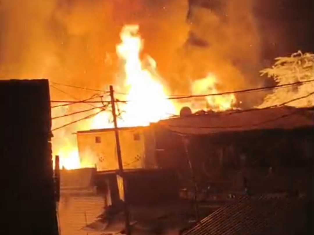 Etawah Shop Fire | Lakhs Damaged by Short Circuit