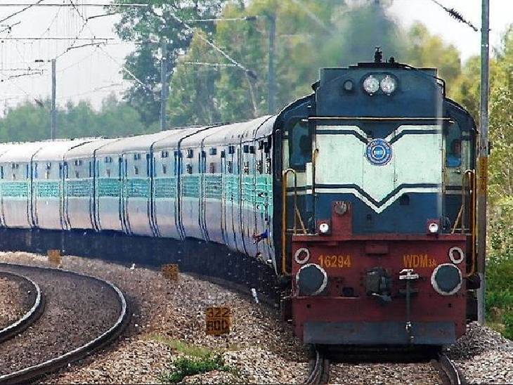 Pantry car will soon be added to Hatia-Pune and Hatia SMVT trains.