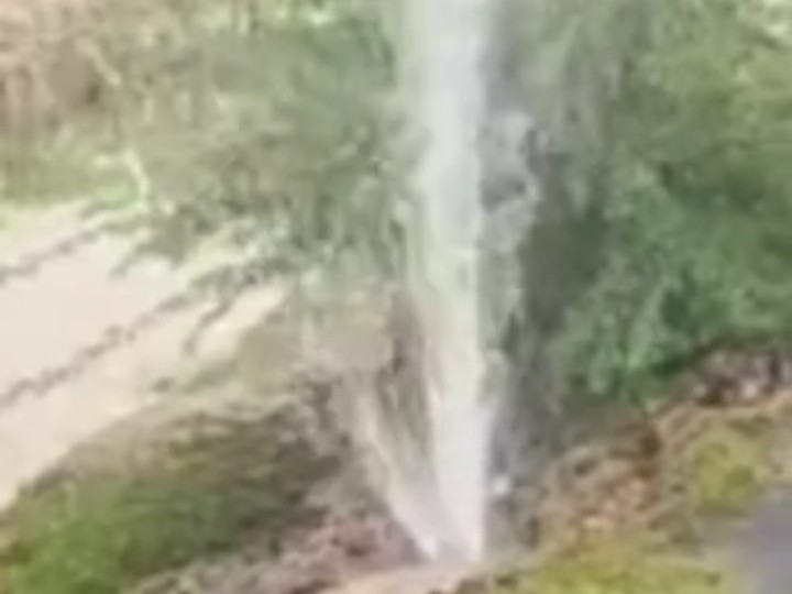 Hardoi Pipeline Burst Fears | 11KV Line Near Jal Jeevan Mission Pipe ...