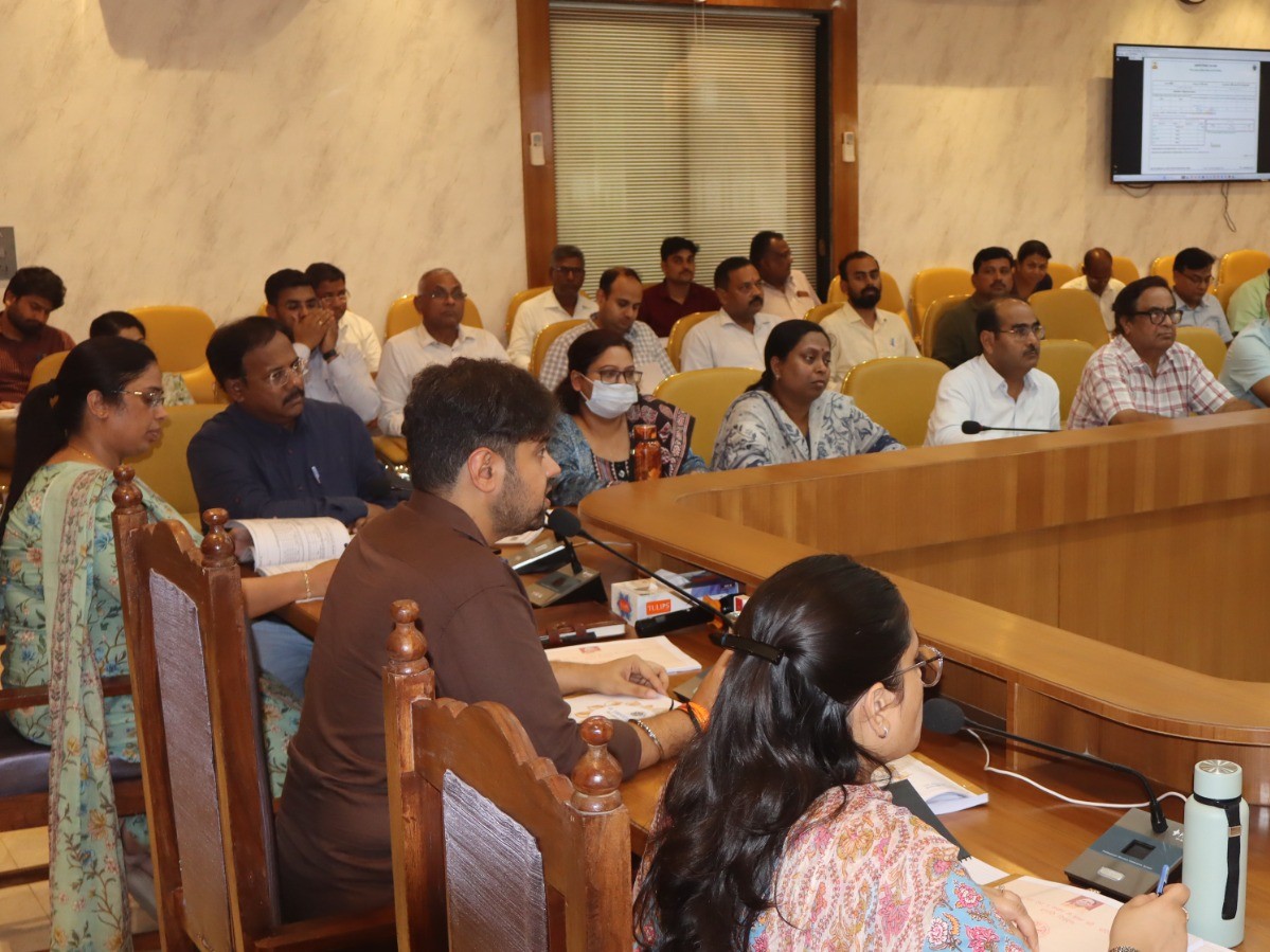 Hardoi DM: Improve CM Dashboard Ranking, Complete Construction On Time