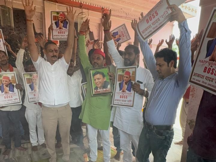 SP Workers Pray for Akhilesh Yadavs Long Life at Srinath Baba Temple, Moja
