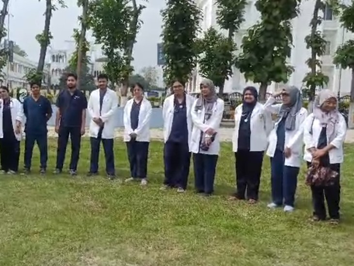 Katihar Medical College Doctors Form Human Chain on Doctors Day 2026