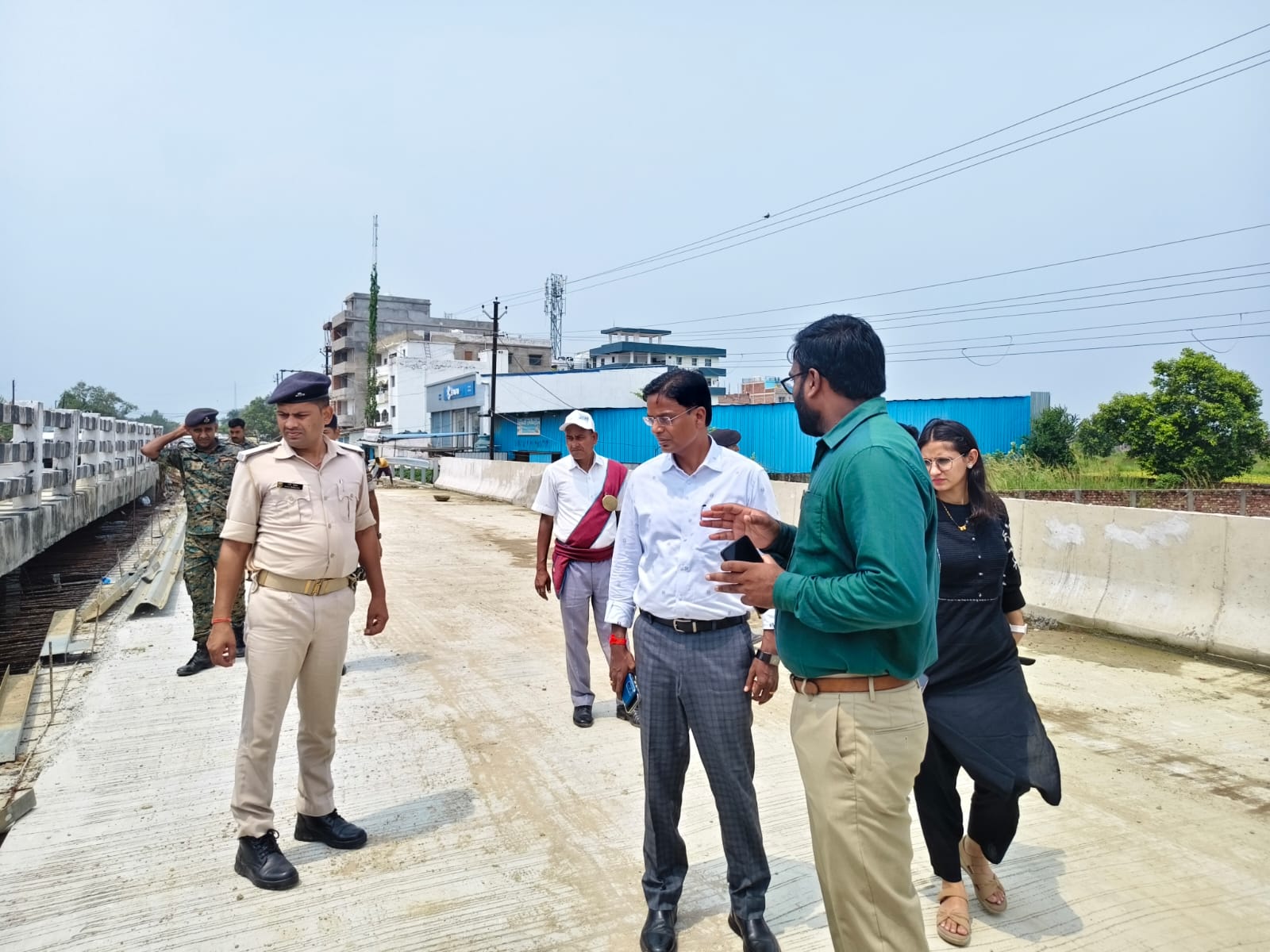 DM inspected the construction work of Delhi Mor ROB and gave instructions.