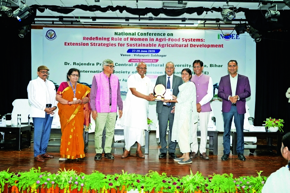 Namrata of KVK Vaishali received the Best Poster Presentation Award
