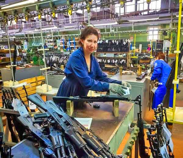 Inside Photos Of AK-47 Factory | येथे तयार होते प्रसिद्ध AK- 47 रायफल ...