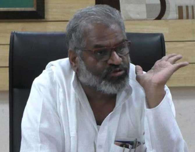 fir file against pasha patel in latur | पत्रकाराला शिवीगाळ ...