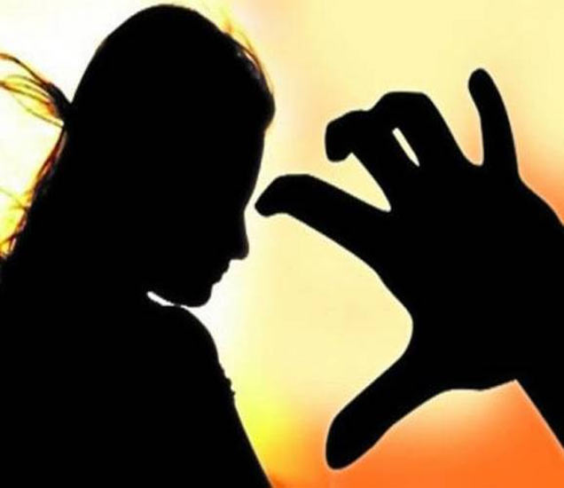 farmer owner harrassed girl, girl suicide in jalgao