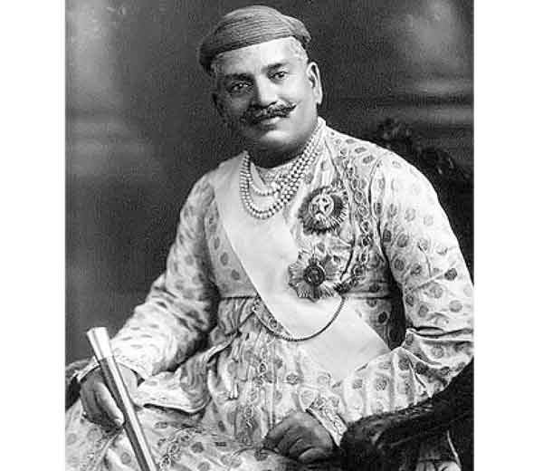 Sayajirao Gaekwad III Death anniversary story | वाचा, ज्‍योतिबा फुलेंना ...