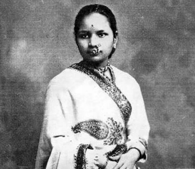 Life of first Lady Doctor of India | 10 व्या दिवशी गमावले पोटचे बाळ ...