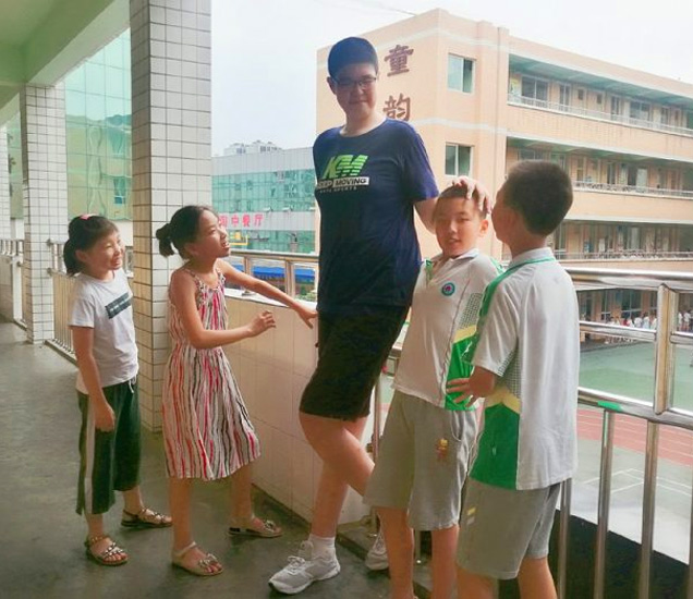 7 Feet Tall At The Age Of 11 This Chinese Boy Longs To Become Tallest ...