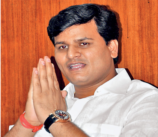 Atrocity offense on MLA Ravi Rana | बडनेराचे आमदार रवी राणांवर ...