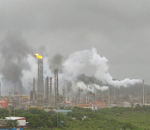 photos of fire in bpcl company in mumbai, chembur