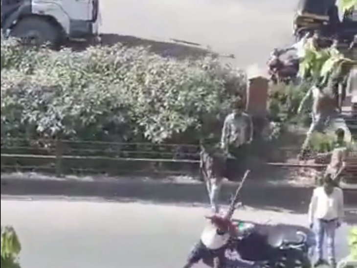 Road rage case: Man beaten by three people at mumbai | मुंबईत ...