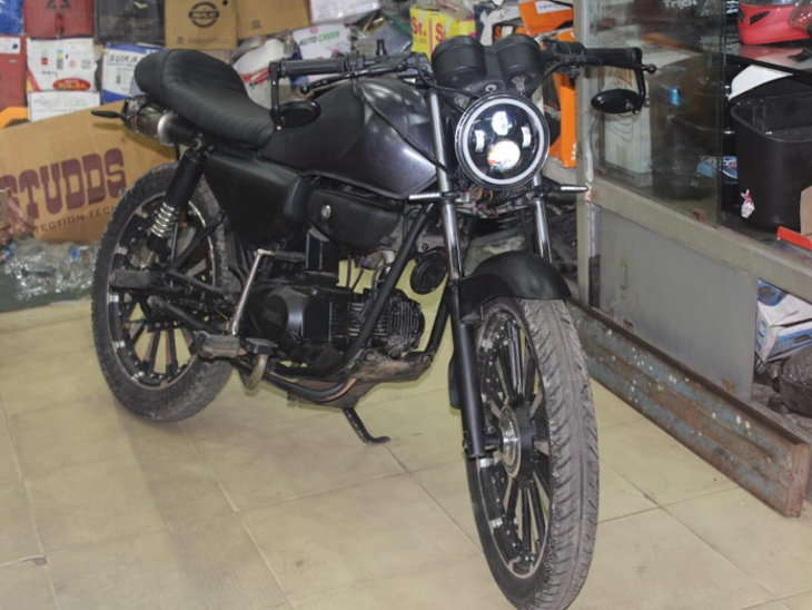 Heavily Modified Hero Honda CD Deluxe In Cafe Racer By Simran ...