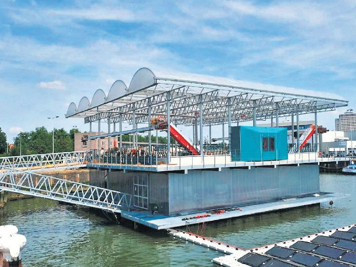 The world's first floating Dairy farm, the robot collects 800 liters of ...