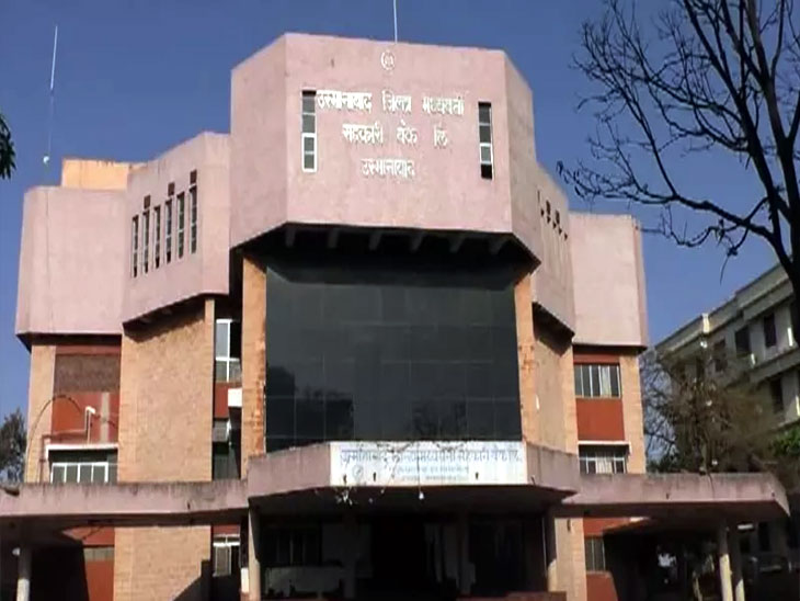 theft of 16 lakh after closing the bank in osmanabad jilha madhyavarti bank