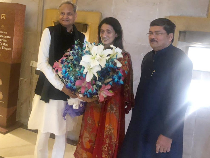 Mukul Wasnik Marriage: Congress Leader Mukul Wasnik Weds Raveena ...