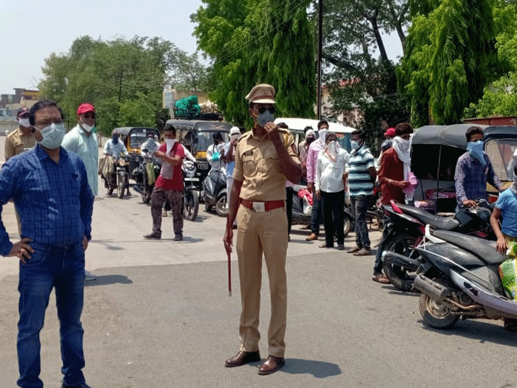District collector takes action on 60 vehicles in Hingoli | संचारबंदी ...