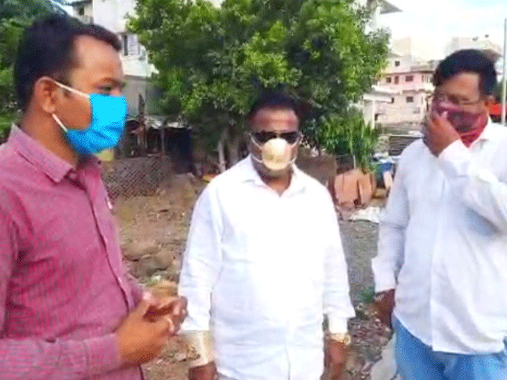 Golden Man from Pune made a gold mask worth Rs 2.90 lakh