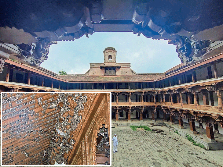 Chandwad's Rangmahal three and a half hundred year old historical ...
