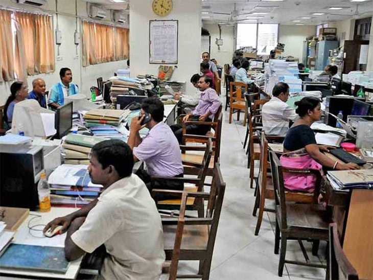 government employees dress code from wearing jeans and T-shirts in the ...