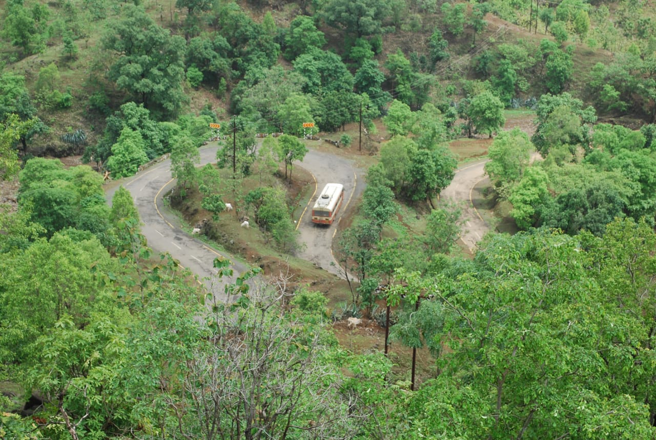 Nandurbar : Toranmal Ghat jeep accident ; Six laborers die on the spot ...
