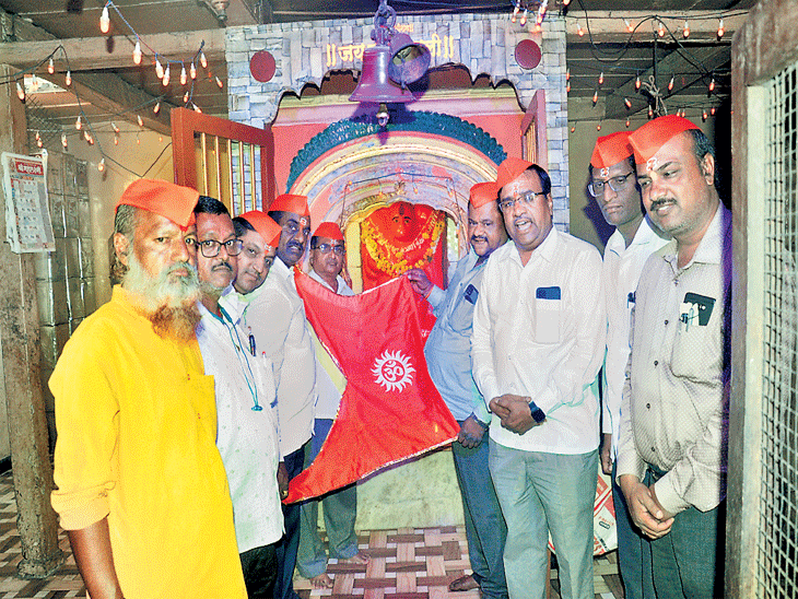 Maruti Darshan and Maha Aarti by VHP, distribution of flags to temples ...
