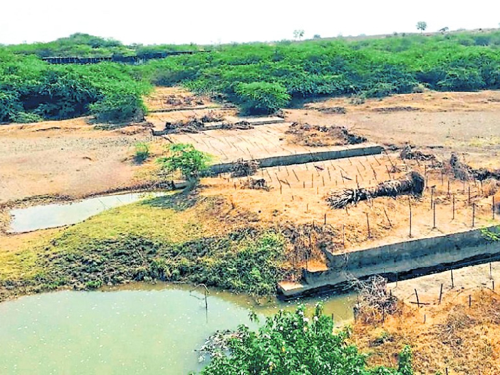 Uma Barrage in Murtijapur taluka closed for 8 years; When will we get ...