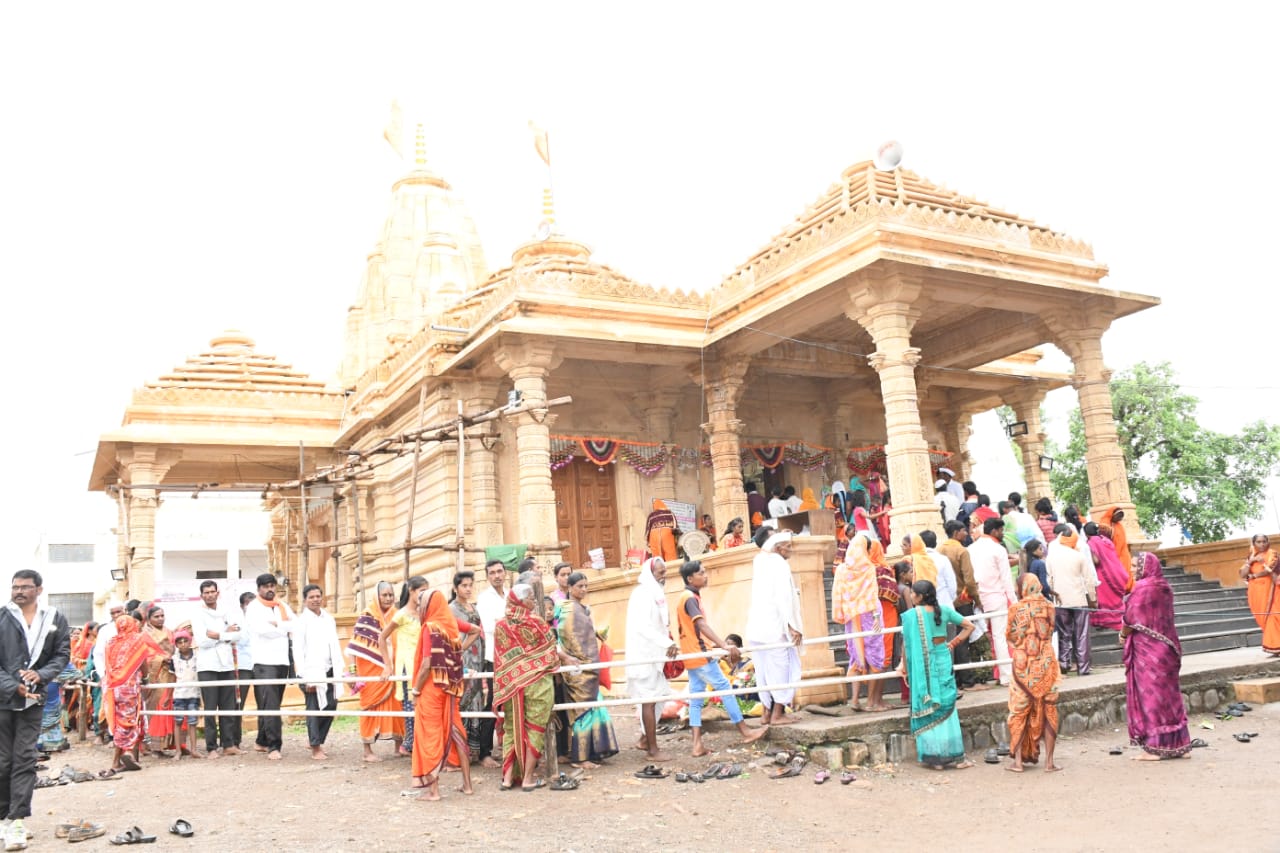 Crowd of devotees at Narsi Namdev open for temple darshan after ...