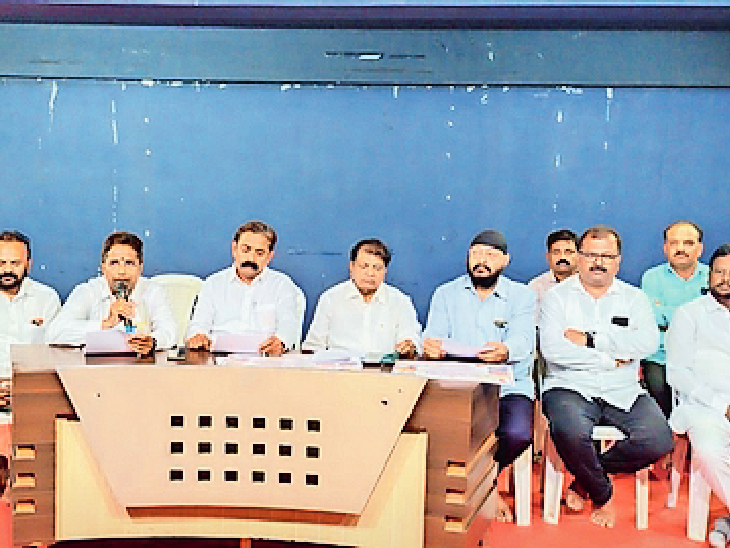 A felicitation ceremony for freedom fighters and national service ...