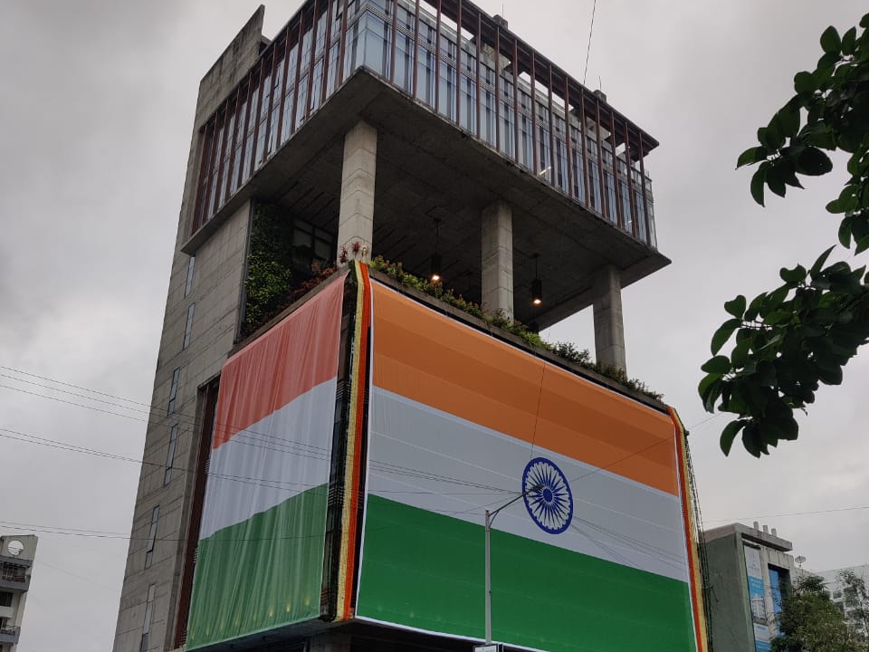 Maharashtra's largest tricolor at Baner in Pune - 120 by 40 feet ...