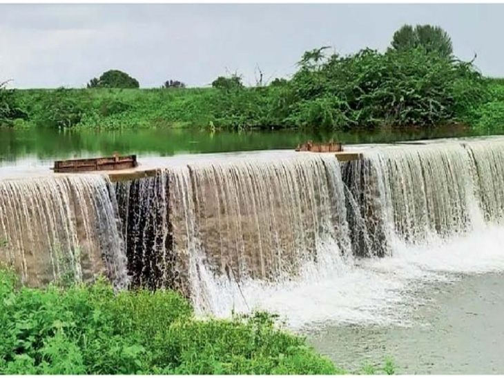 The water from the Palkhed overflow filled all the embankments in the ...