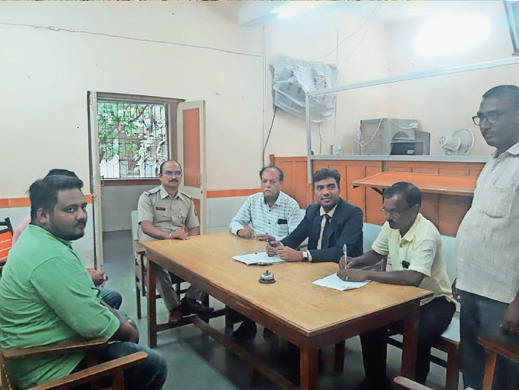 Settlement of thirty-two cases in People's Court|marathi news ...