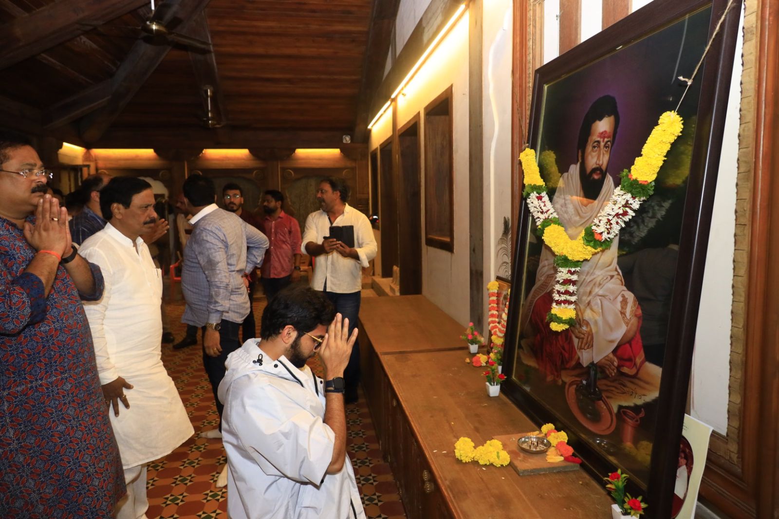 Anand Dighe Death Anniversary; Aaditya Thackeray Tribute To Anand Dighe ...