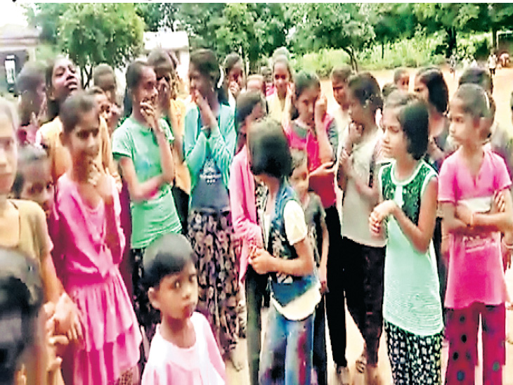 Guruji's Datla Kanth, dowries for children, Mudgal District of Pathari ...