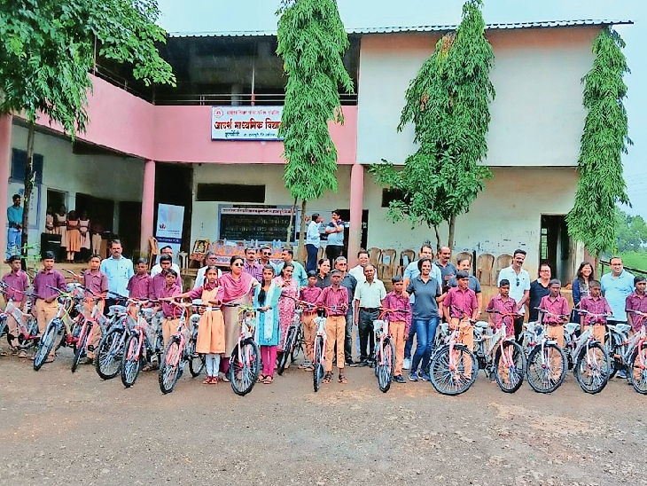 Students' school cycle made easier by bicycles; Distribution of ...