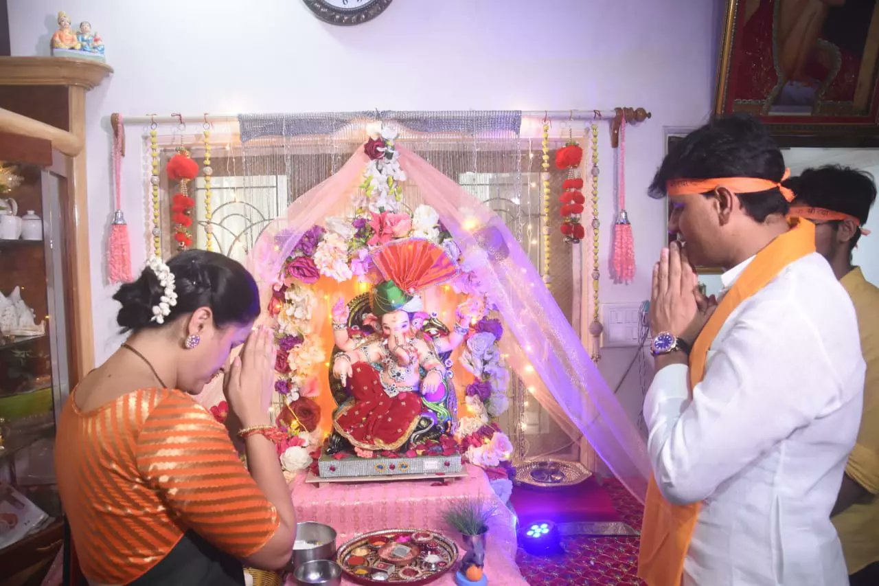 Navneet Rana made Modak for Bappa | Said- 'Twinkle Twinkle Little Star ...
