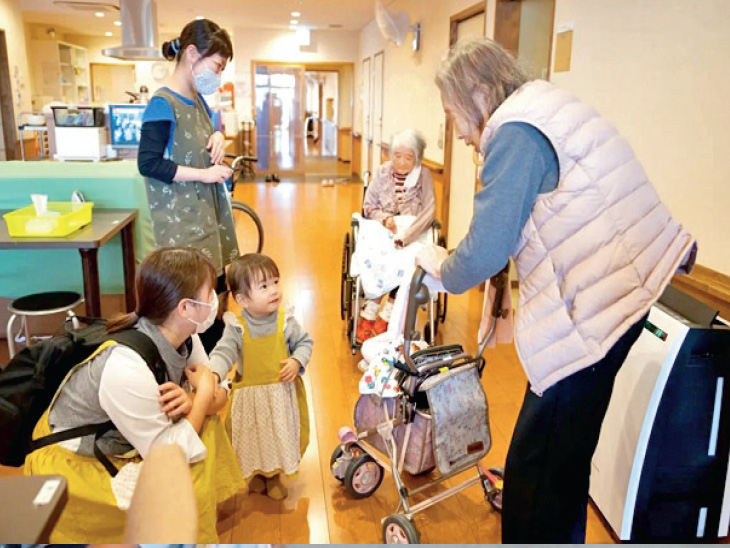 Baby workers help care for the elderly in Japan; The crying of children ...