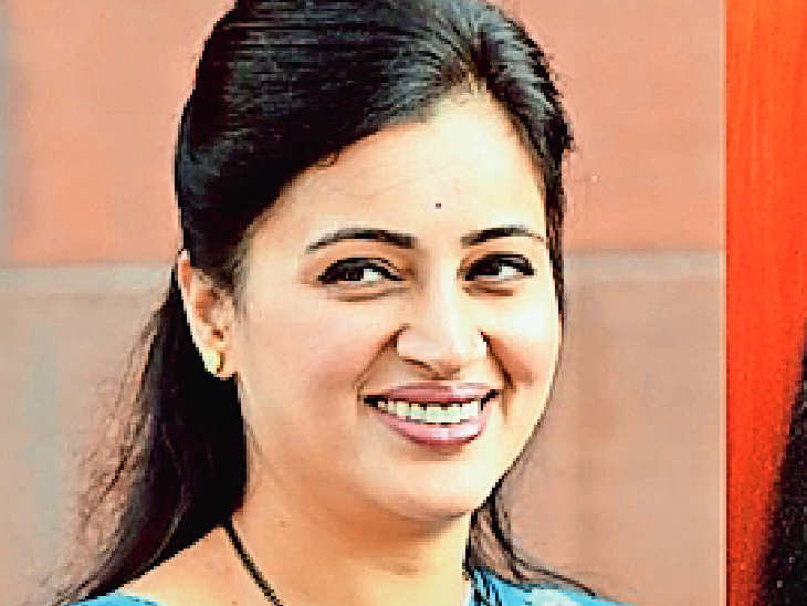 Complaint to Akola Police against MP Navneet Rana; Accused of creating ...