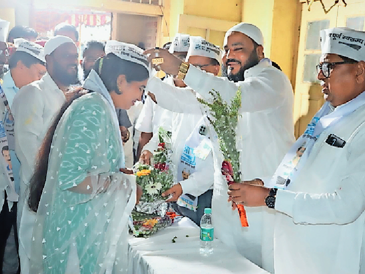 Aam Aadmi Party felicitation ceremony and party entry of many; Honored ...