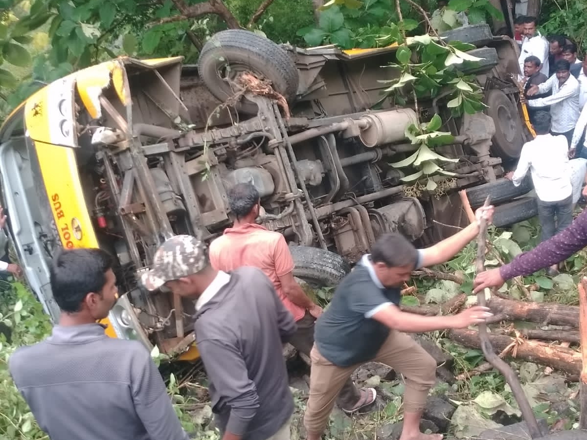 School Bus Accident pune | Three teachers injured; There were 44 ...