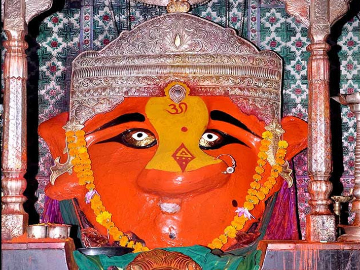 Mahapuja and Ghatasthapana / Queues of devotees at Mahurgad | महापूजा व ...