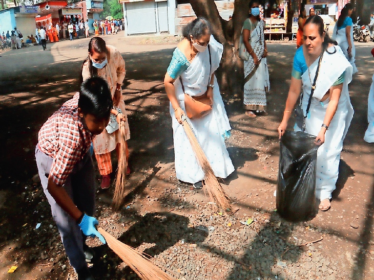 Cleanliness in CBS premises, modeled by students; Collection of 200 kg ...