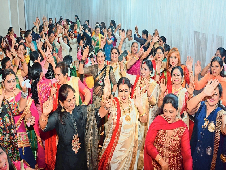 Sevapreet's garba dance performed at the Radha-Krishna temple in ...