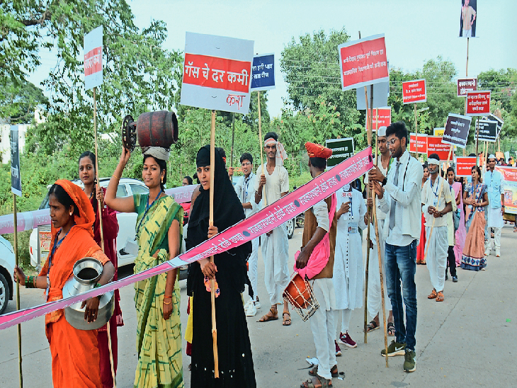 See good photos on social media, true look on Aadhaar card with camera ...