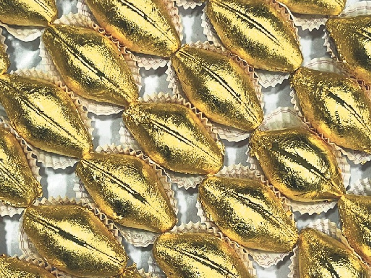 Price of special sweets coated with gold leaf is 11 thousand rupees per ...